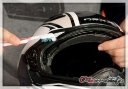 14 Cara Mencuci Helm Sendiri Yang Benar Agar Wangi | Otomotifo